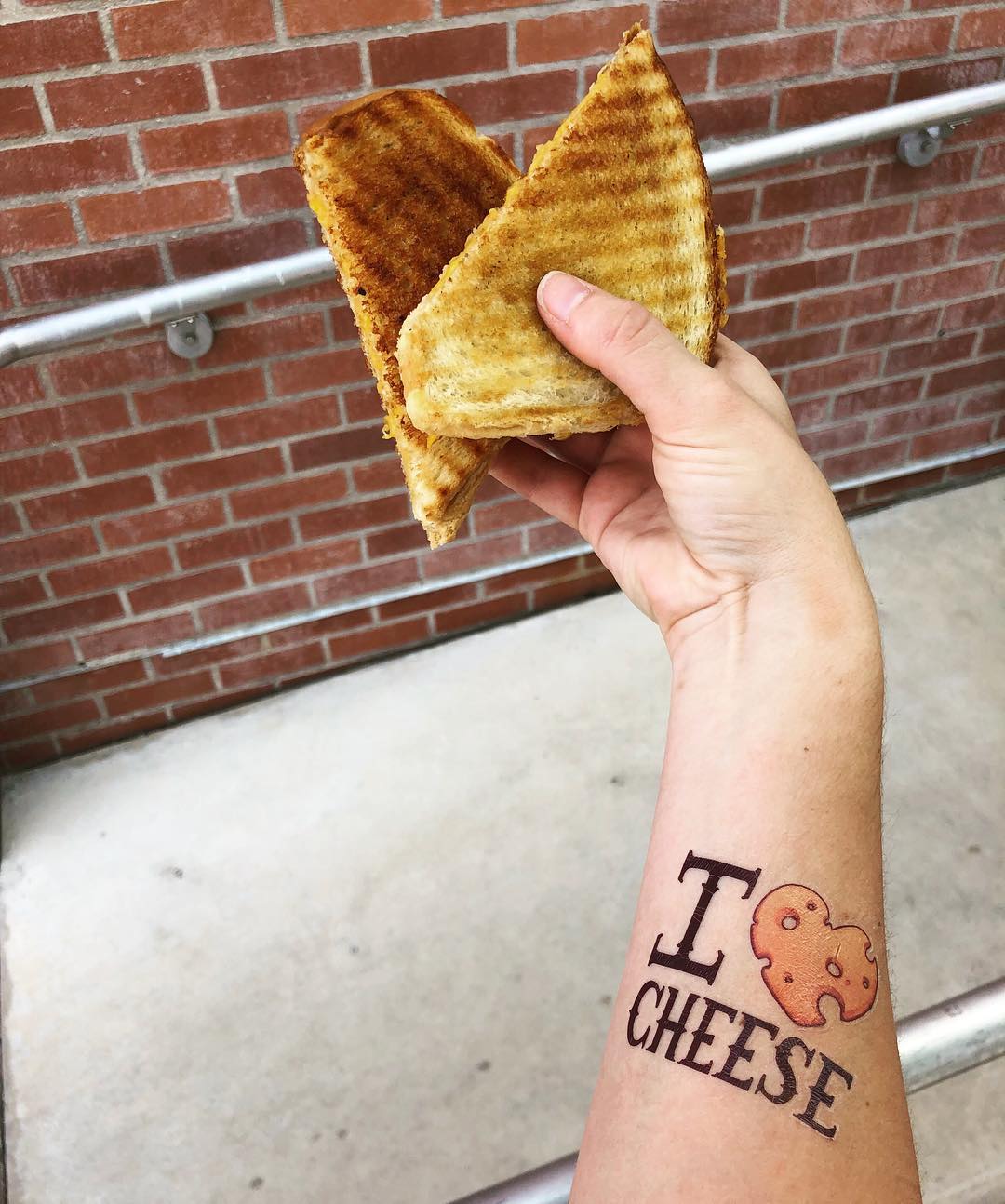 Snap & Share: Stylish Customer Photos with Temporary Tattoos