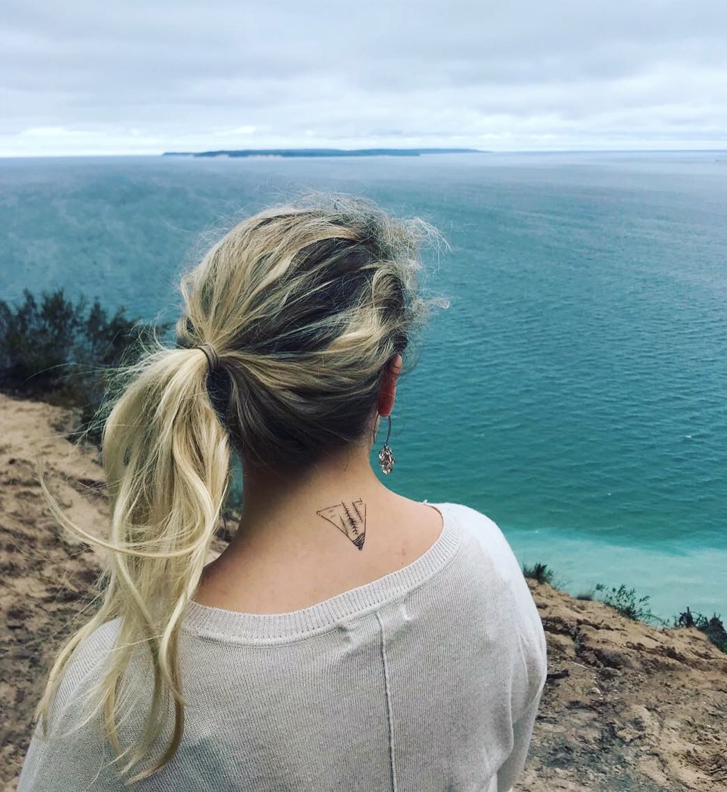 Snap & Share: Stylish Customer Photos with Temporary Tattoos