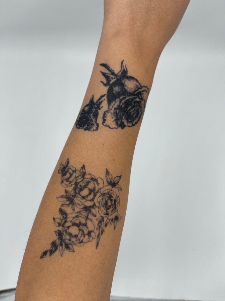 Snap & Share: Stylish Customer Photos with Temporary Tattoos
